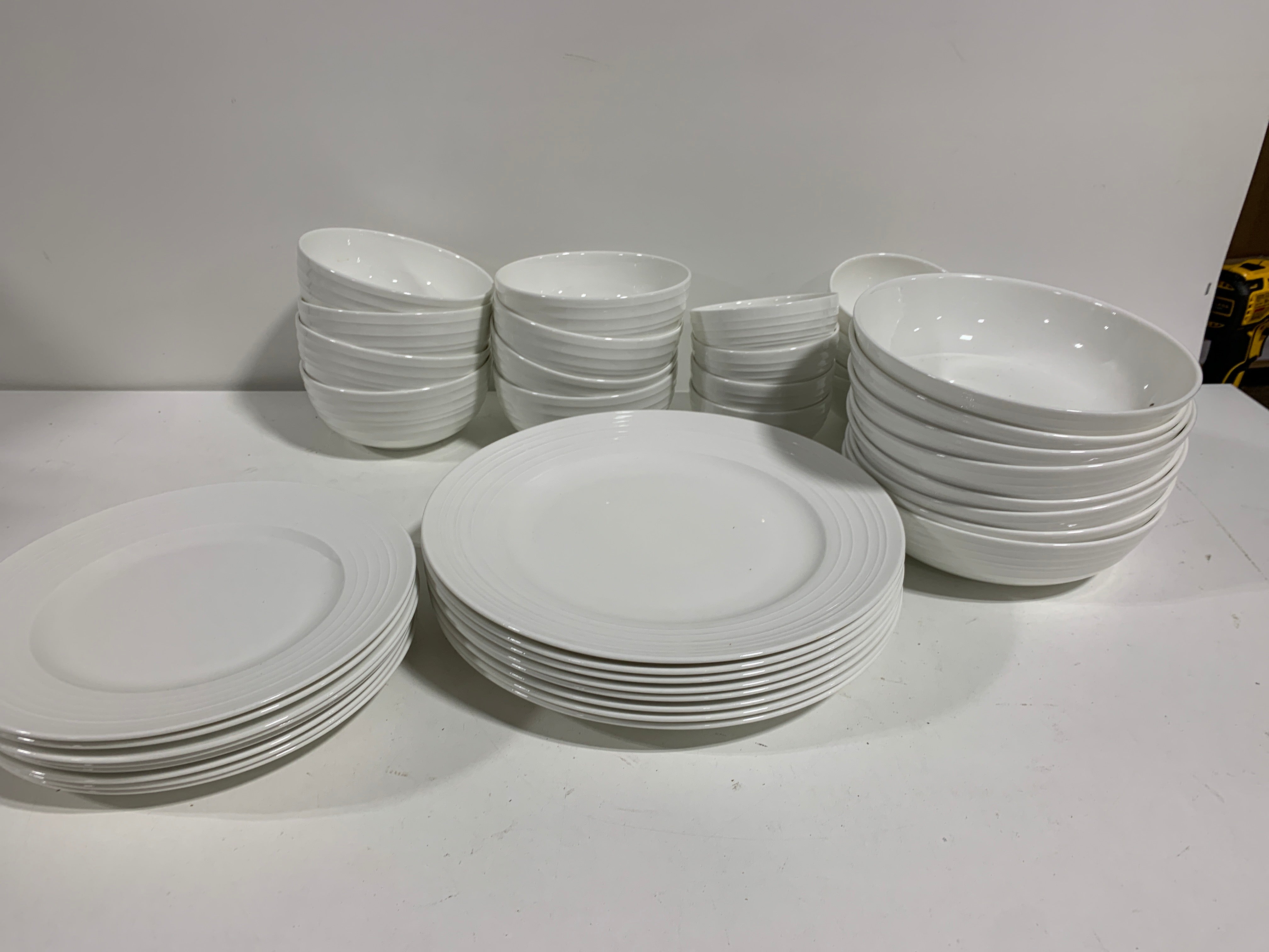 Mikasa Huntington 40-piece Bone China Dinnerware Set – Branzoe Retail ...